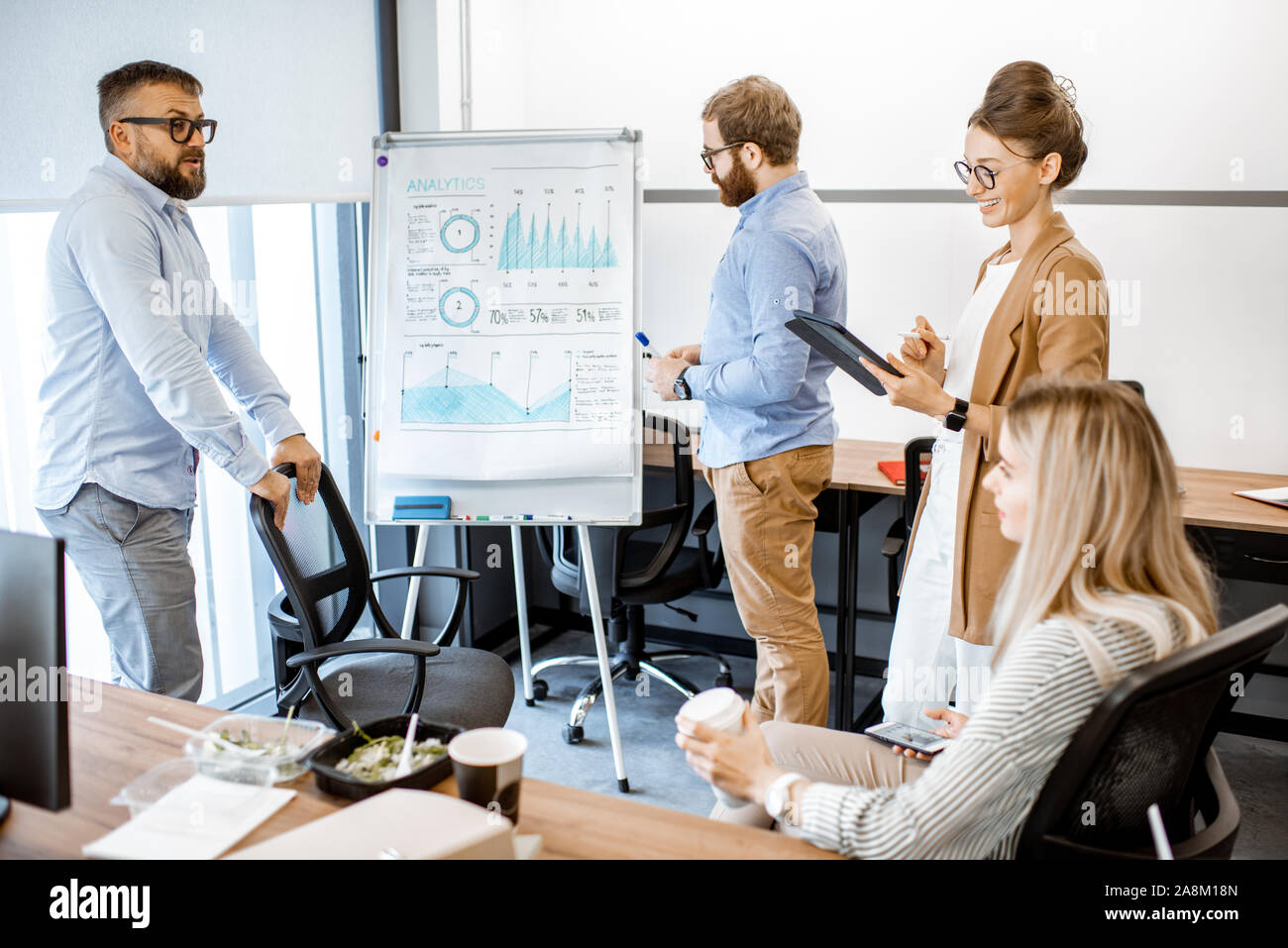 Finance flipchart hi-res stock photography and images - Alamy