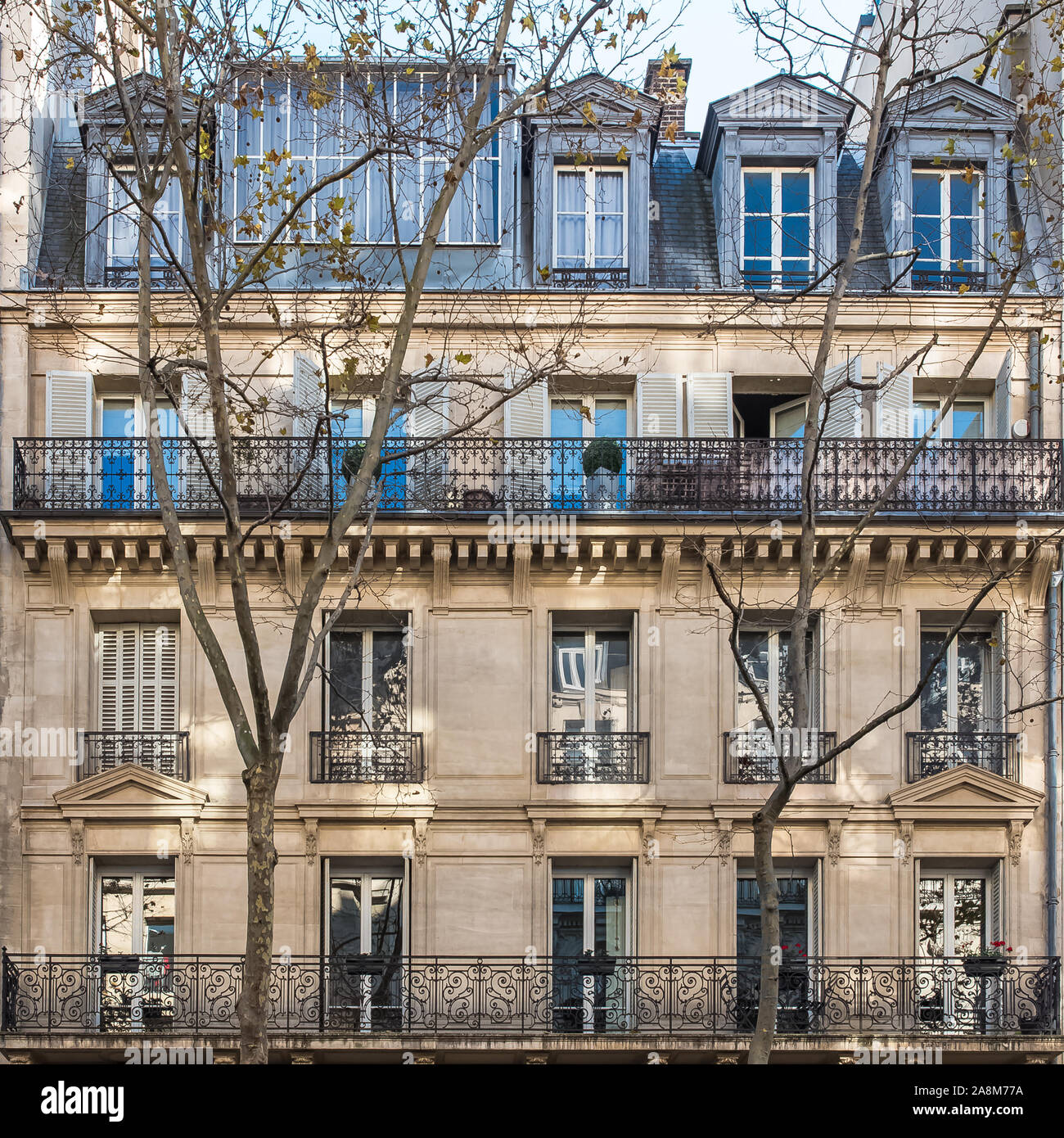 Paris, beautiful houses in Montmartre, typical parisian facades Stock ...