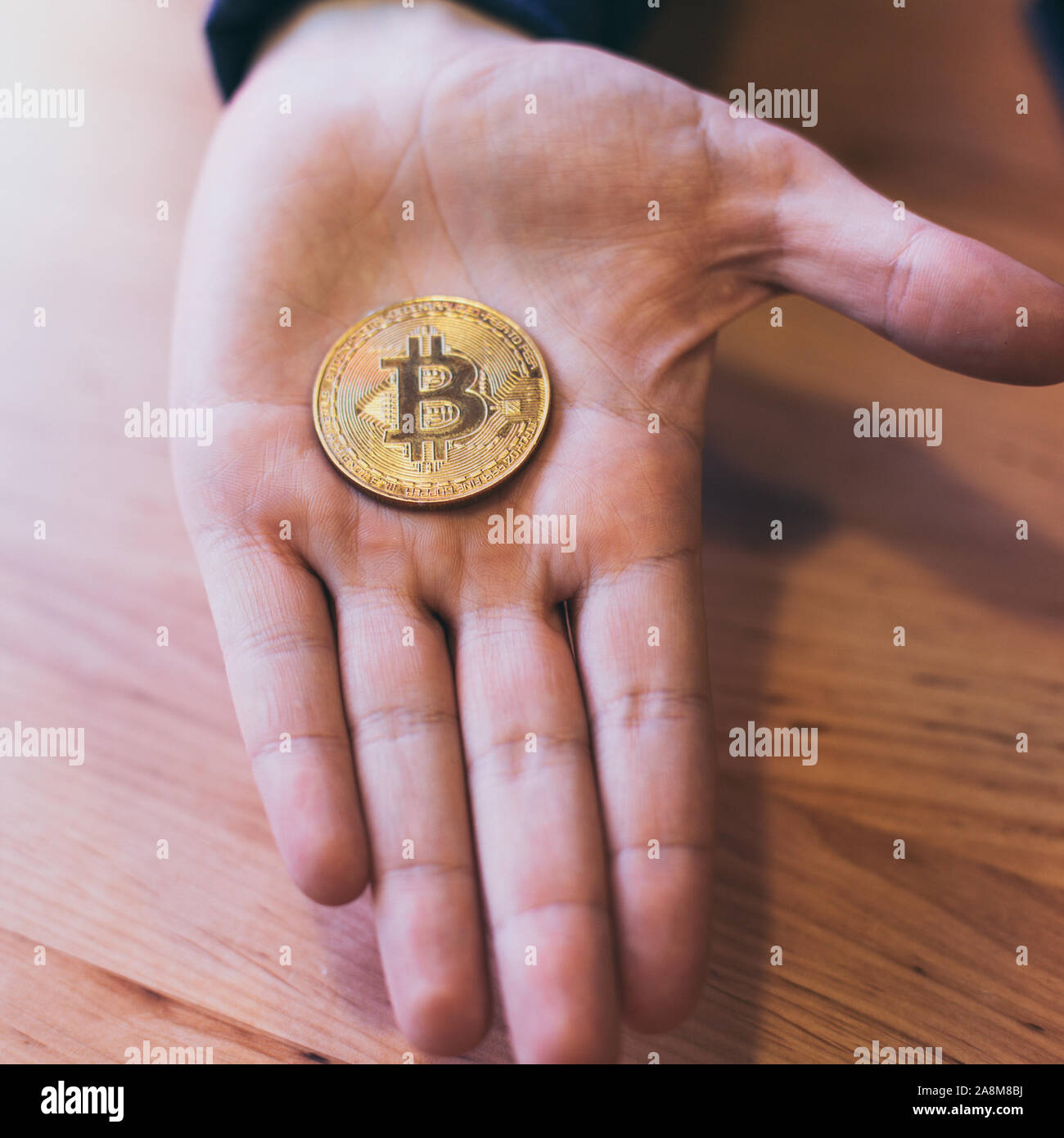 Hand holding gold coin hi-res stock photography and images - Alamy