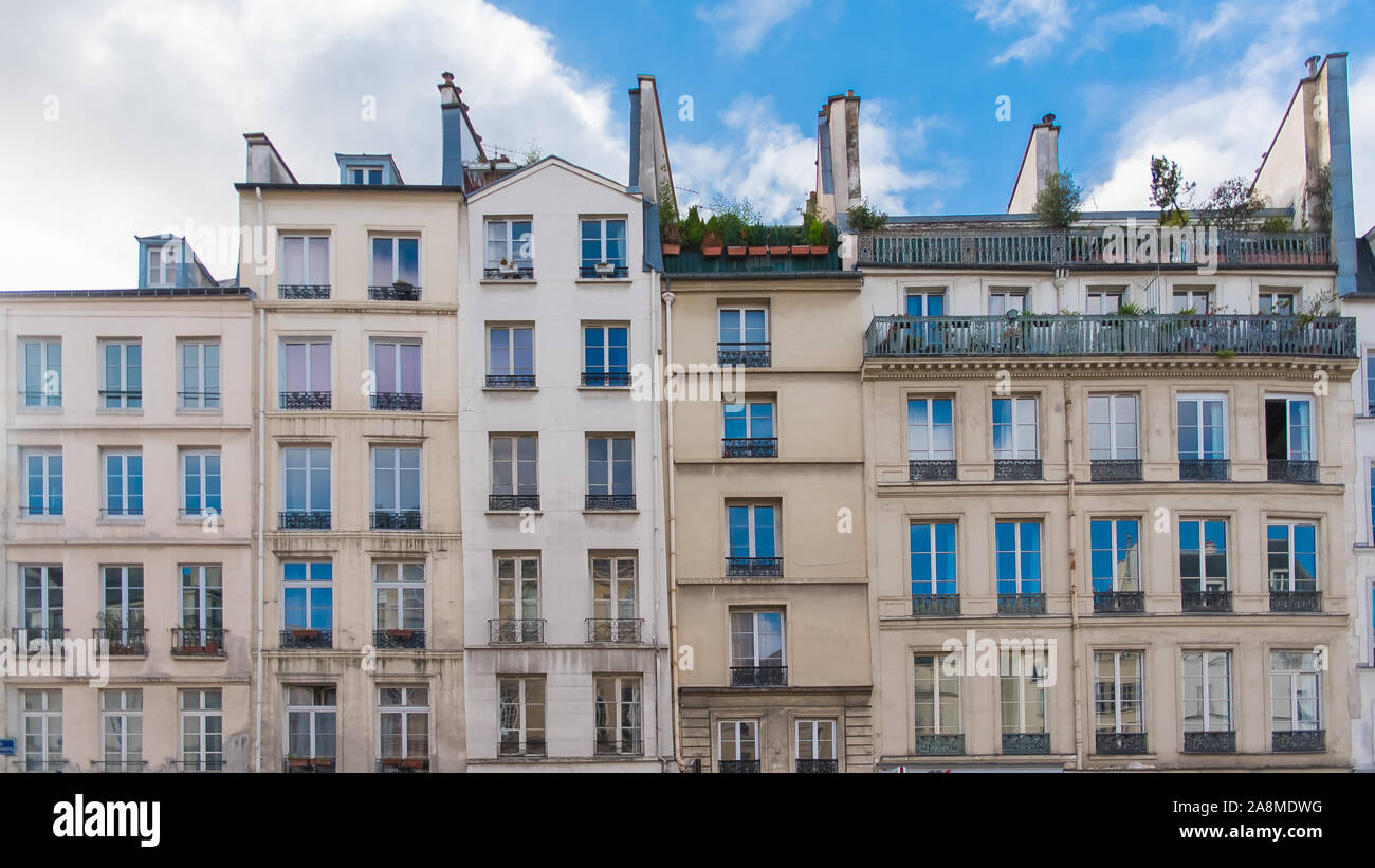 Paris, beautiful houses in Montmartre, typical parisian facades Stock ...