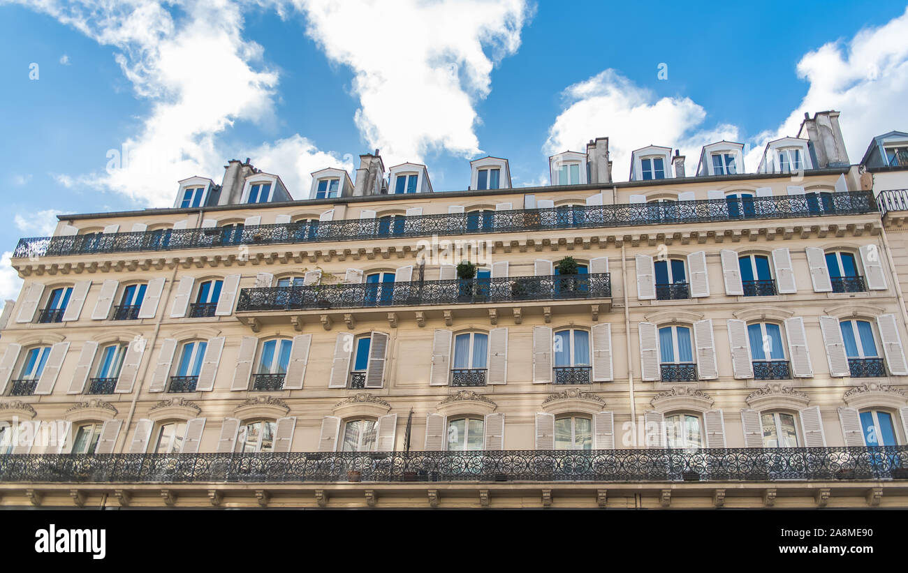 Paris, beautiful houses in Montmartre, typical parisian facades Stock ...