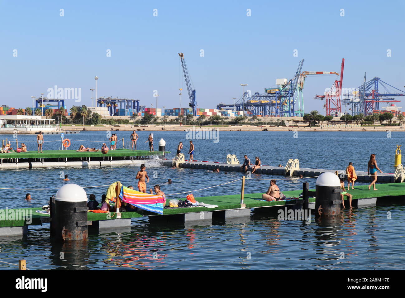 Valencia swimming pool hi-res stock photography and images - Alamy