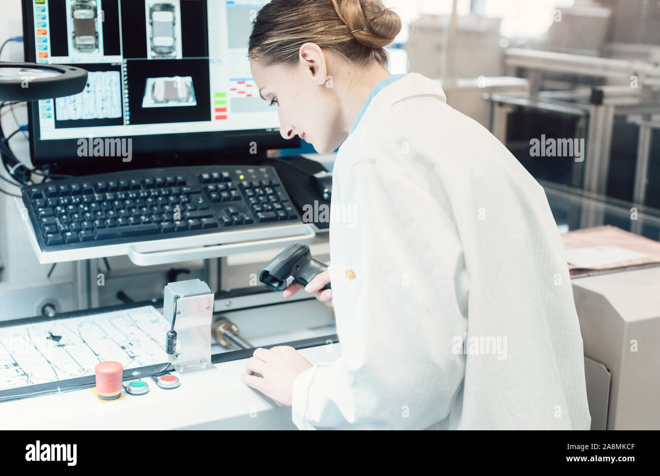 Optical inspection hi-res stock photography and images - Alamy