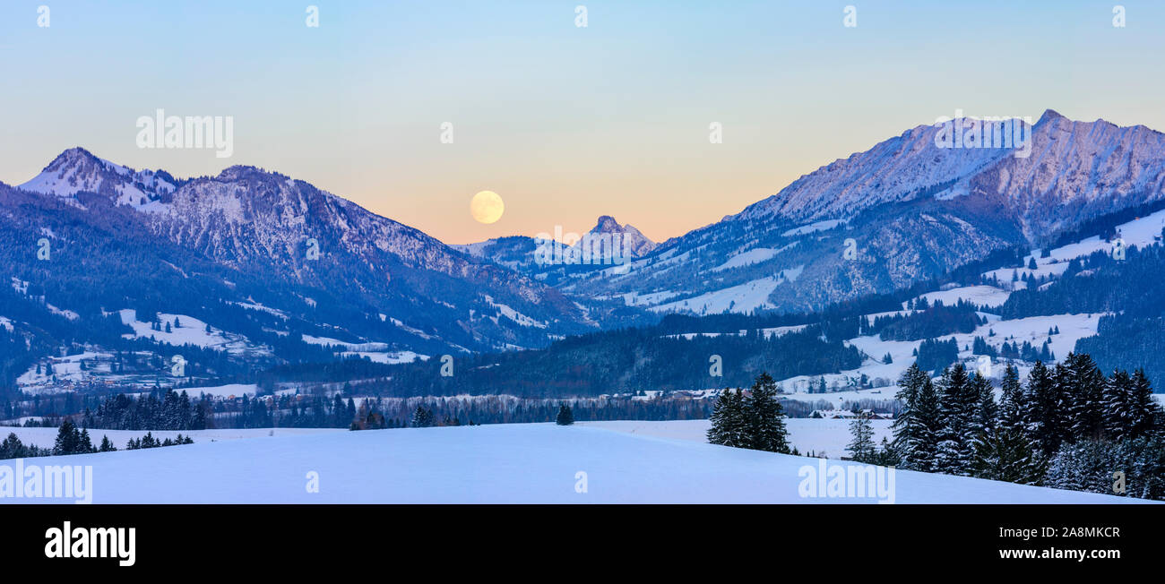 Beautiful moonrise hi-res stock photography and images - Alamy