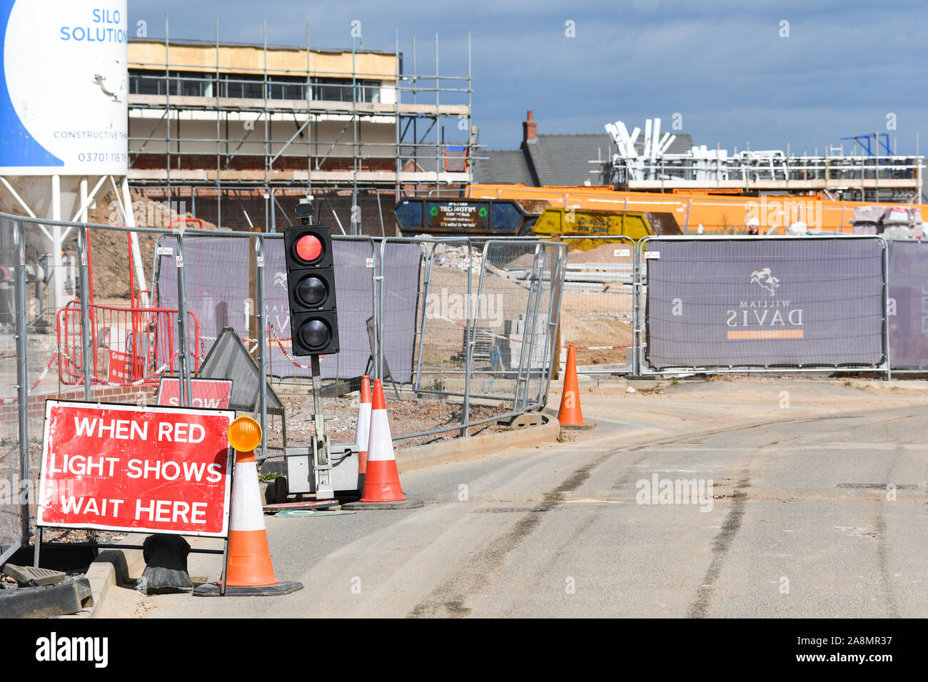 temporary traffic lights Stock Photo - Alamy