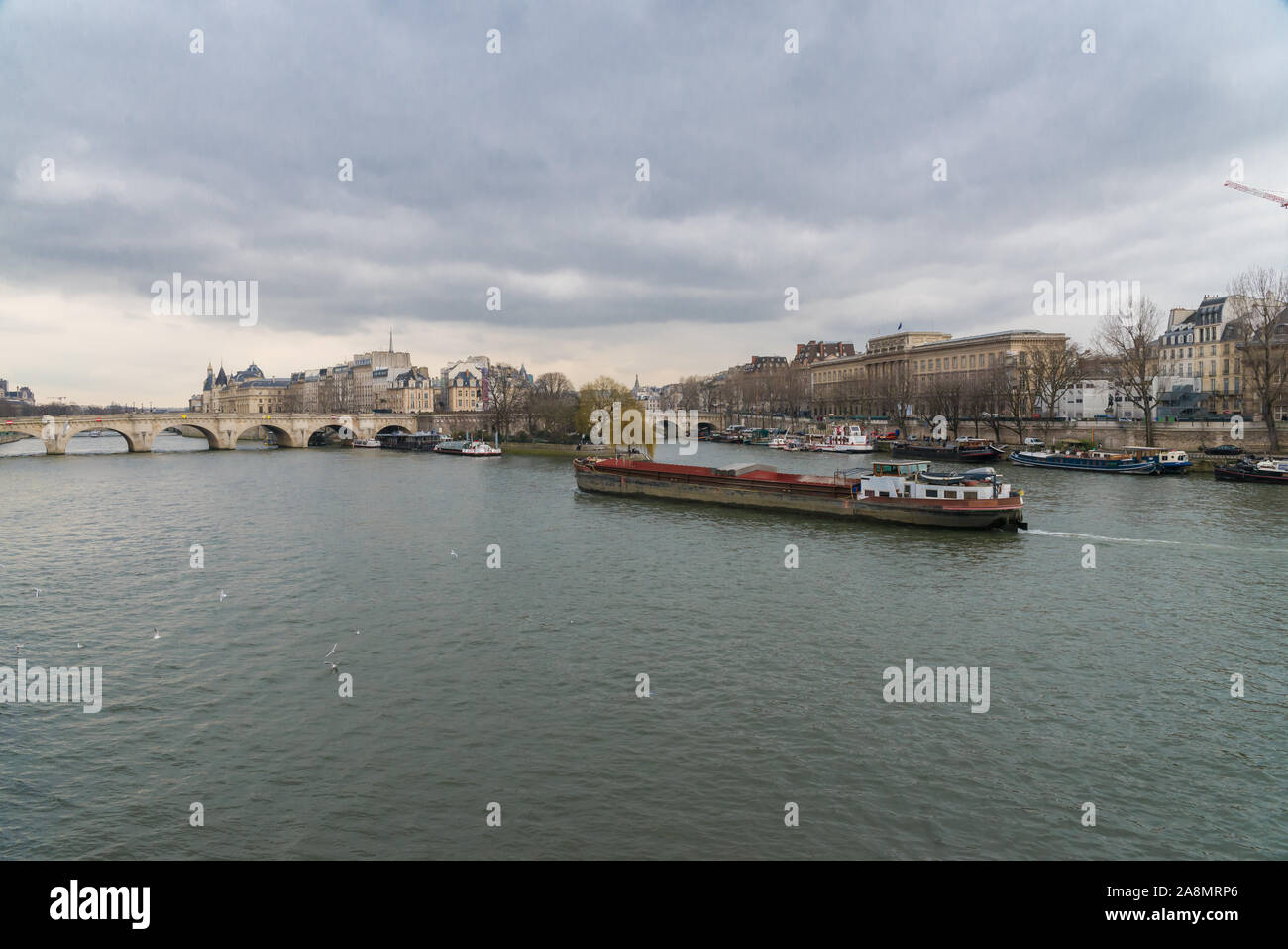 Paris, view of the Seine, with the Louis-Philippe bridge and the Saint ...