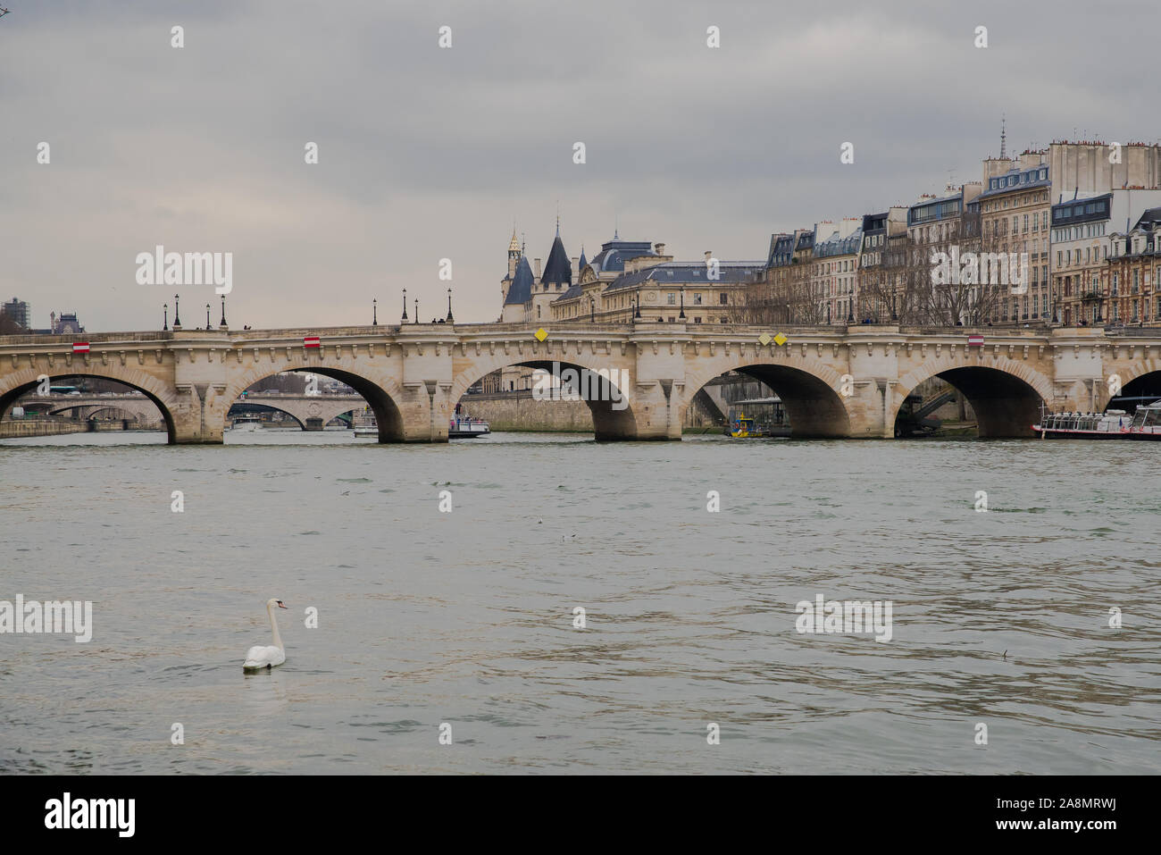 Paris, view of the Seine, with the Louis-Philippe bridge and the Saint ...