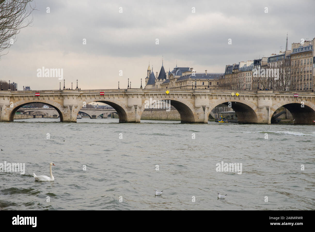 Paris, view of the Seine, with the Louis-Philippe bridge and the Saint ...