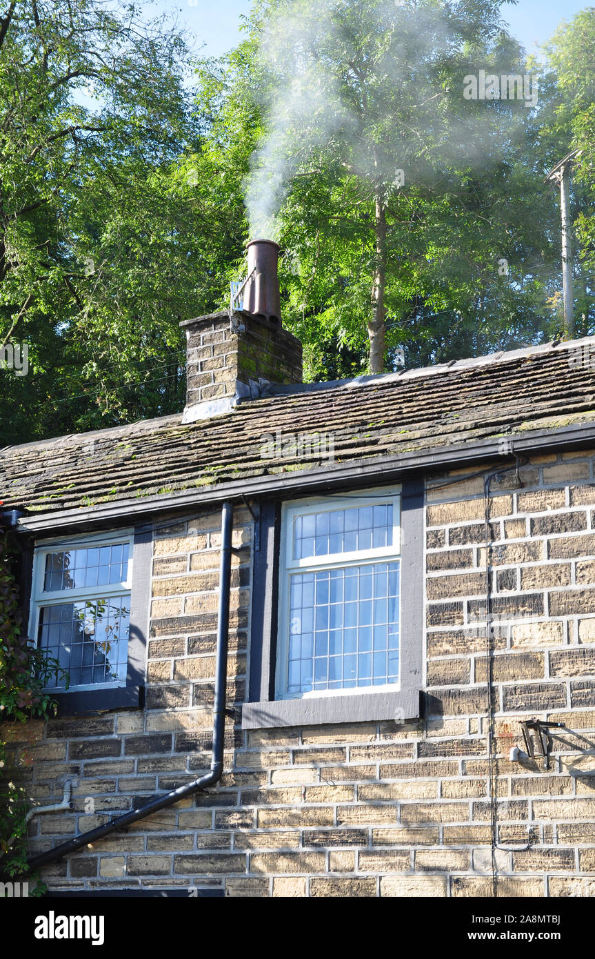 Smoking house hi-res stock photography and images - Alamy