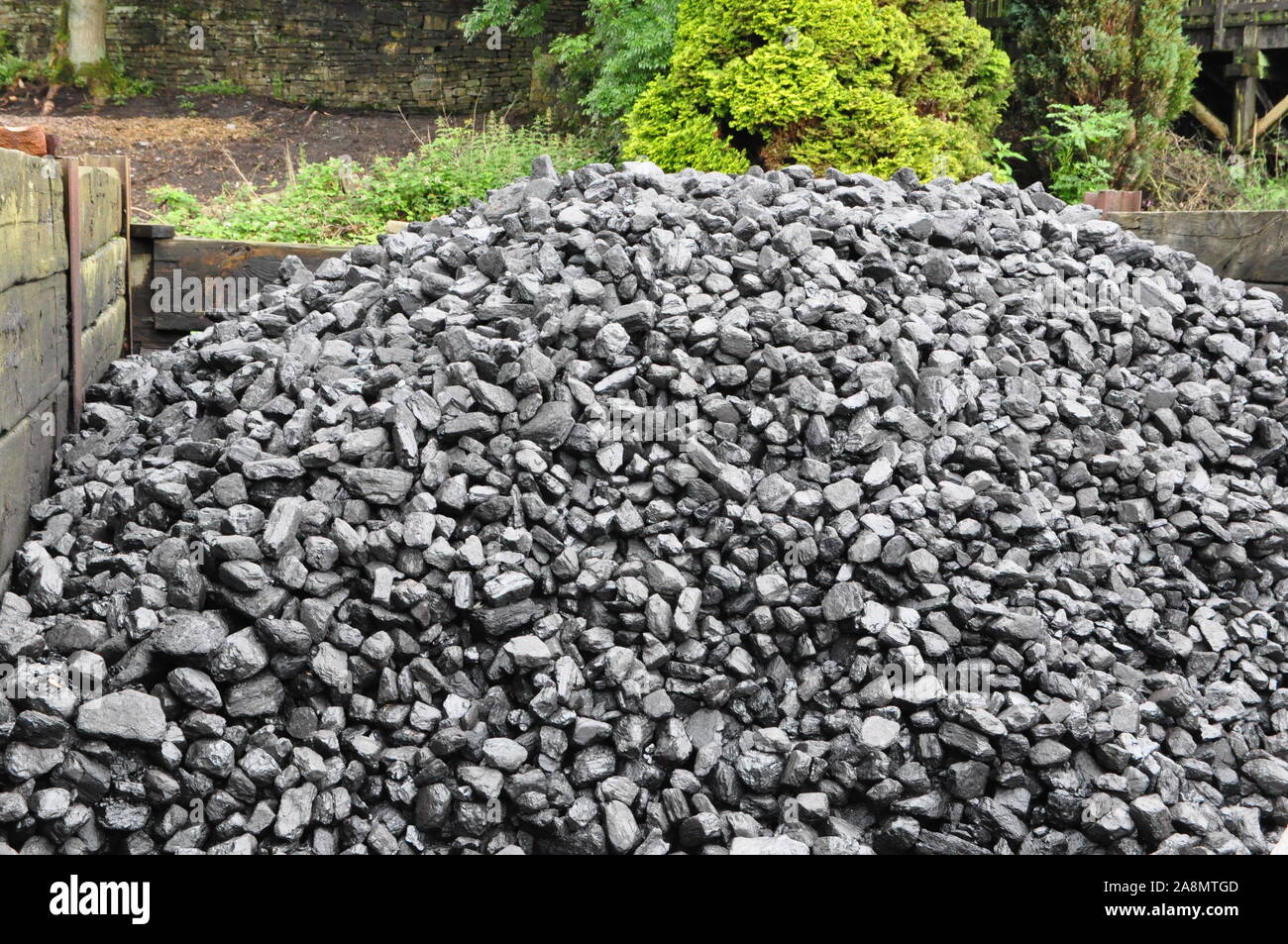 Coal fires hi-res stock photography and images - Alamy