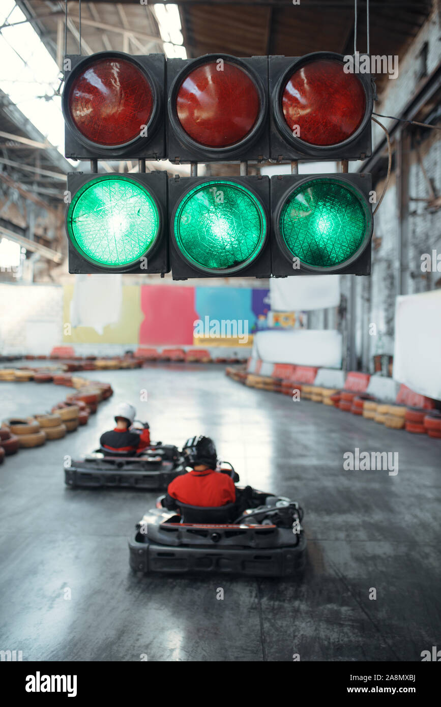 Green race light hi-res stock photography and images - Alamy