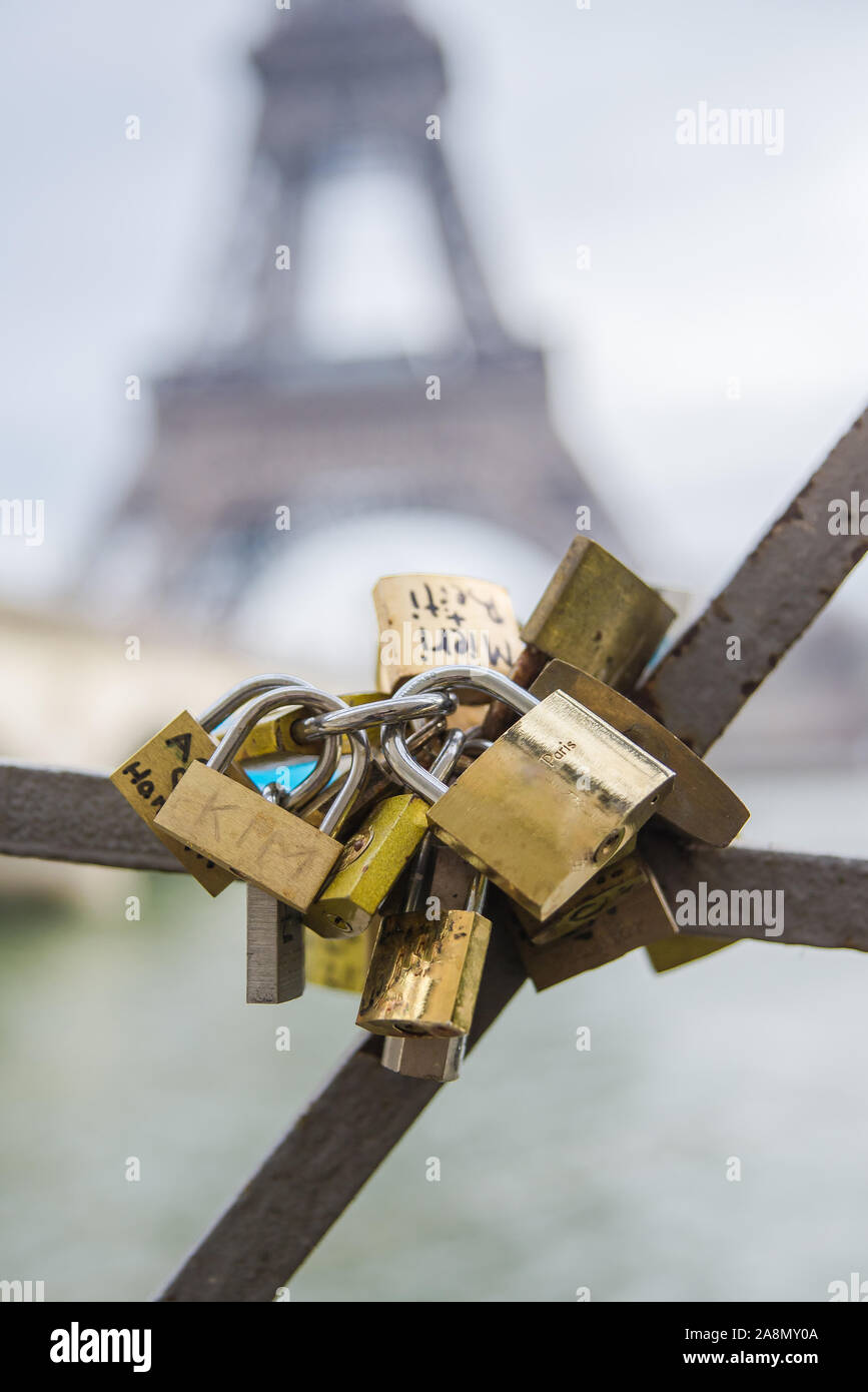 Locks of lovers in Paris, with the Eiffel tower in background Stock ...