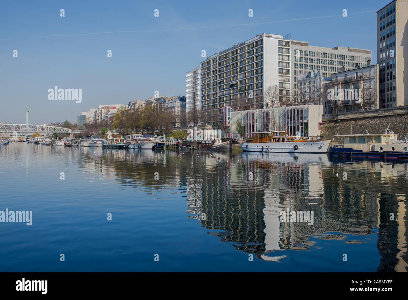 Harbor paris hi-res stock photography and images - Alamy