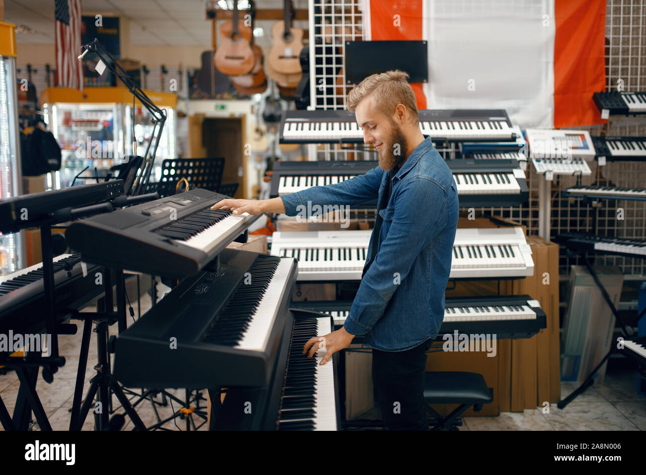 Synthesizer shop hi-res stock photography and images - Alamy