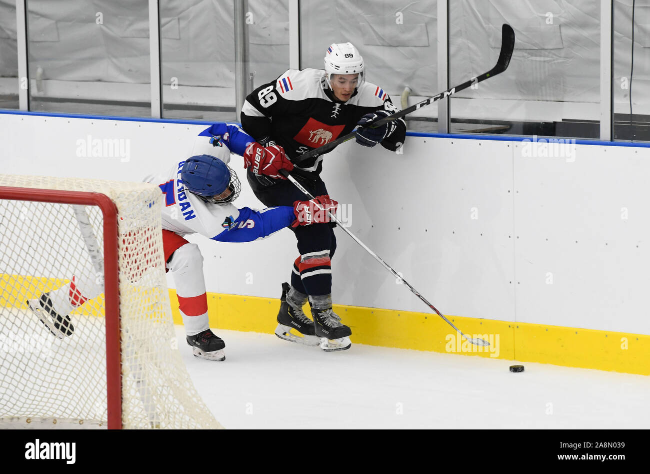 Sanya, China. 10th Nov, 2019. Patrick Forstner (R) of Thailand competes ...
