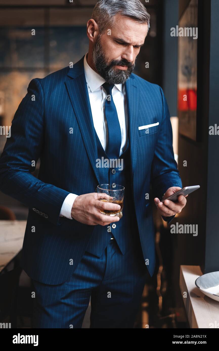 The economist mobile app hi-res stock photography and images - Alamy