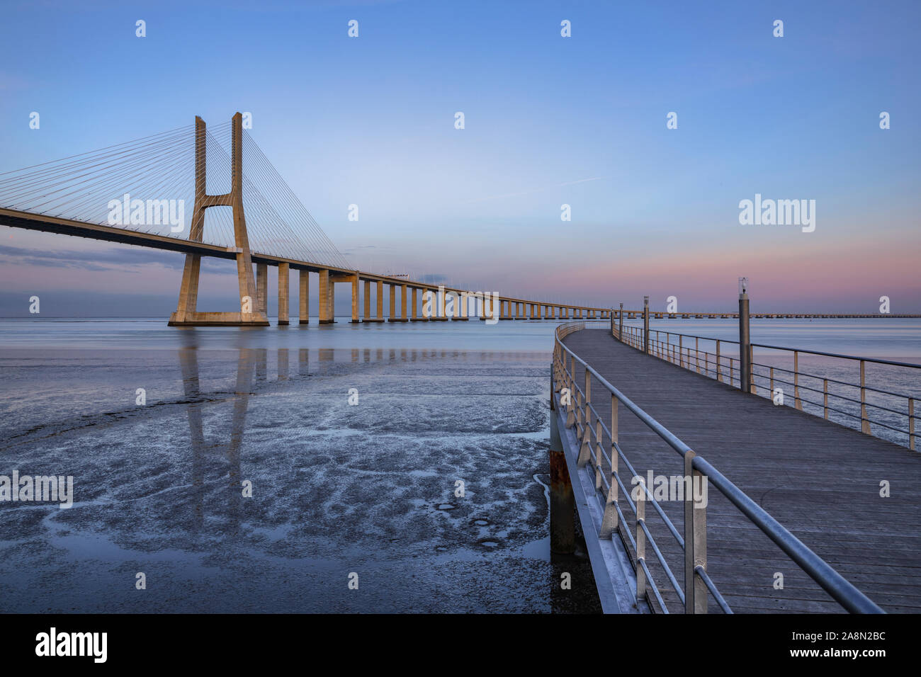 Vasco da gama bruecke hi-res stock photography and images - Alamy