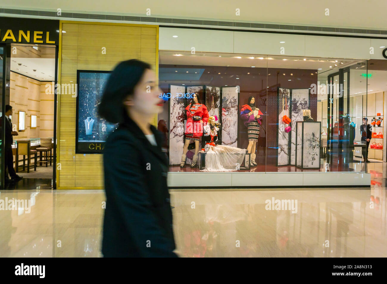 Chanel fashion asian women hi-res stock photography and images - Alamy