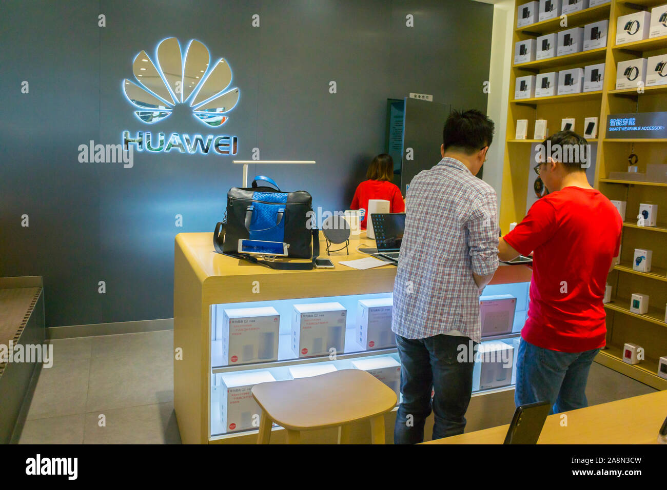 Huawei shop shanghai hi-res stock photography and images - Alamy