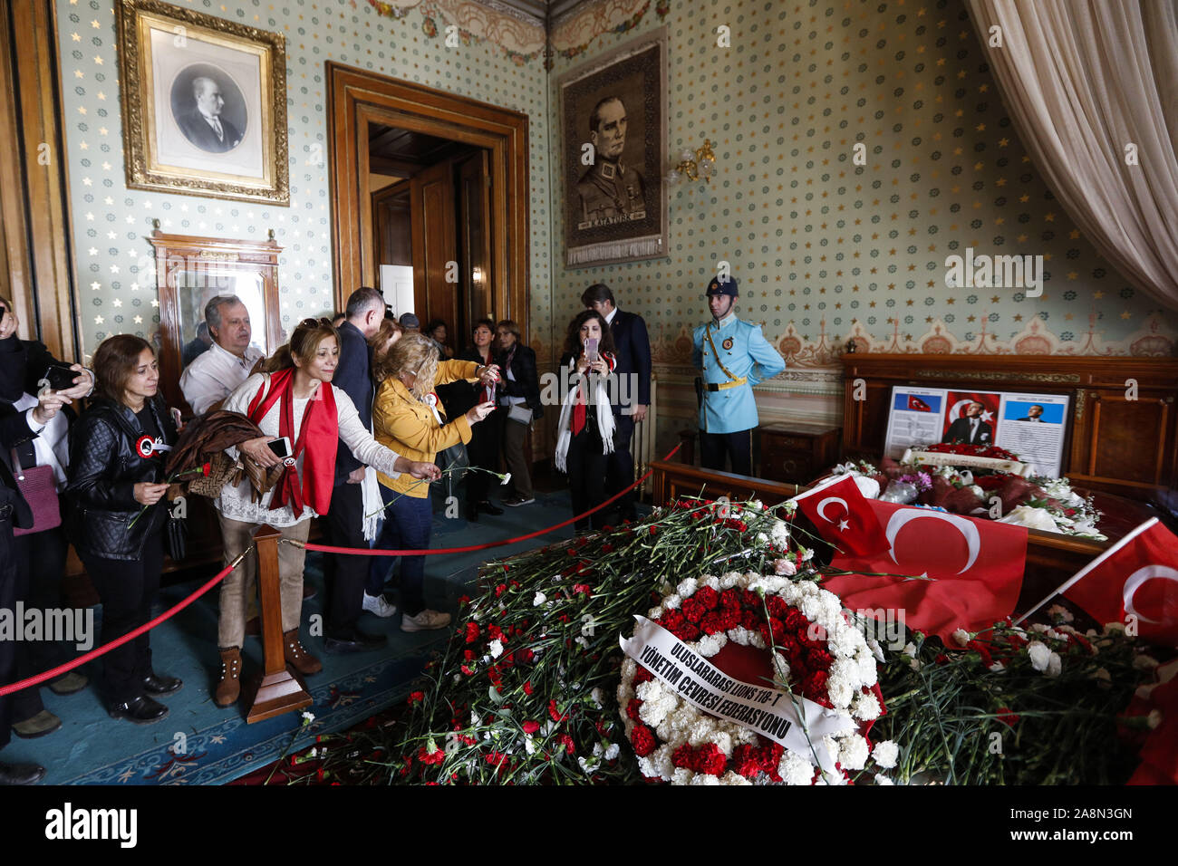 Istanbul, Turkey. 10th Nov, 2019. People visit Dolmabahce Palace and ...