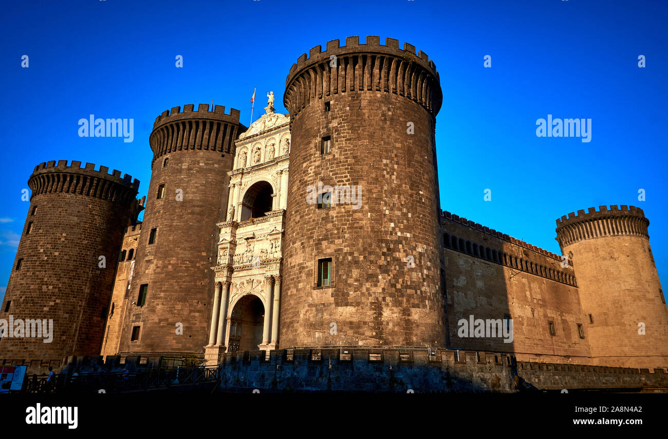 Medieval italian architecture hi-res stock photography and images - Alamy