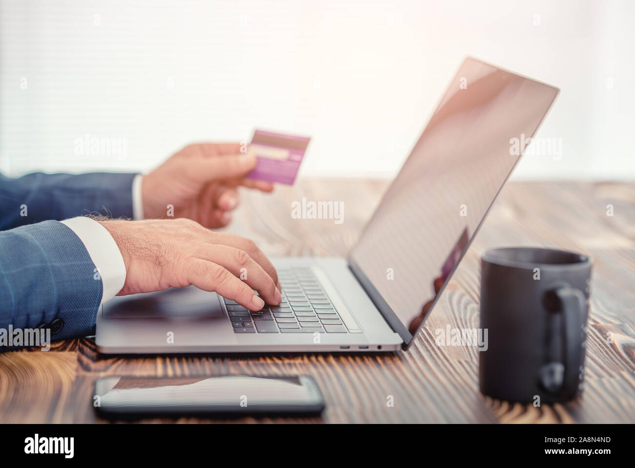 Office online purchase hi-res stock photography and images - Alamy