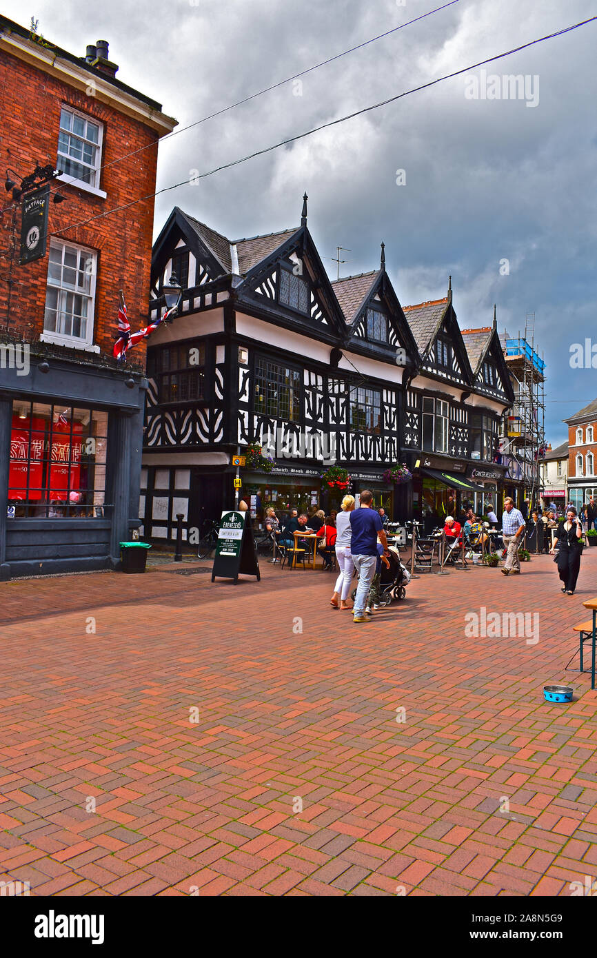 Shoppers sitting outside famous historic hi-res stock photography and ...