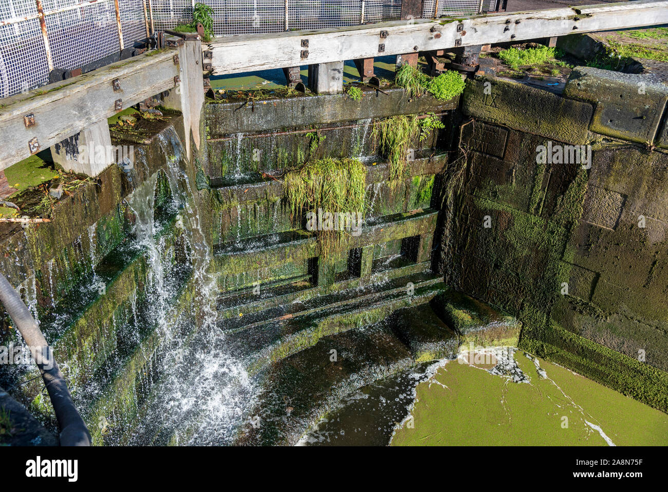 Wooden lock gates hi-res stock photography and images - Alamy