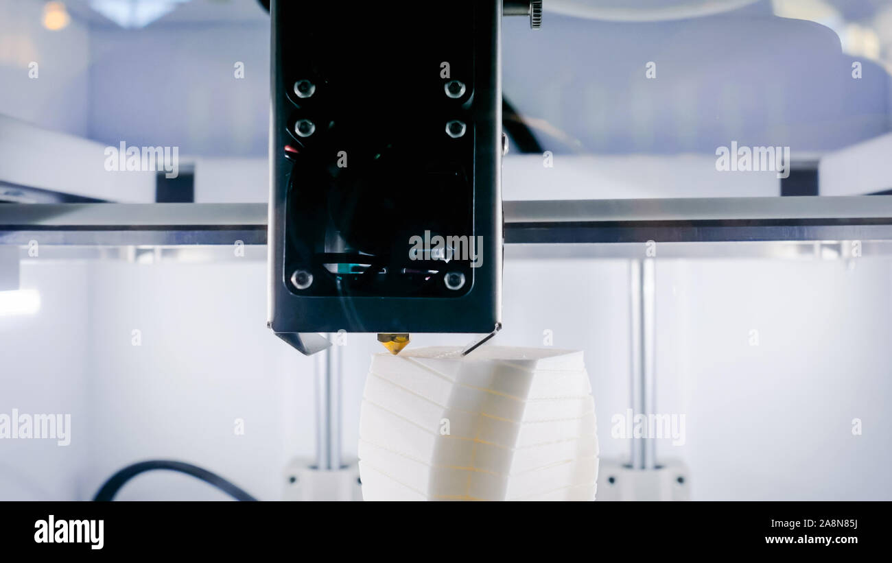 3D printing machine printing plastic model Stock Photo - Alamy