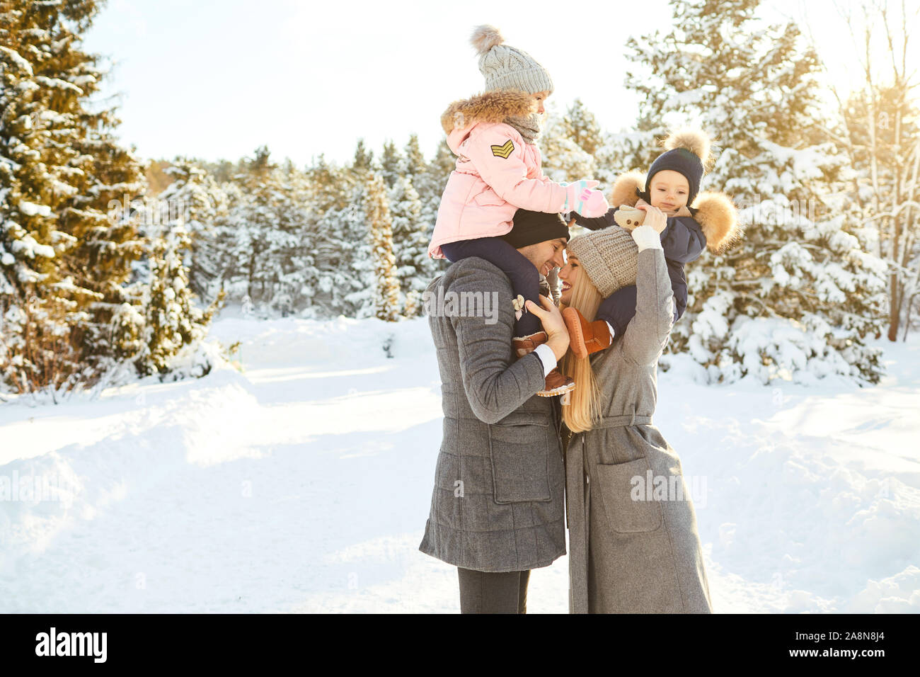 Family playing in snow hi-res stock photography and images - Alamy