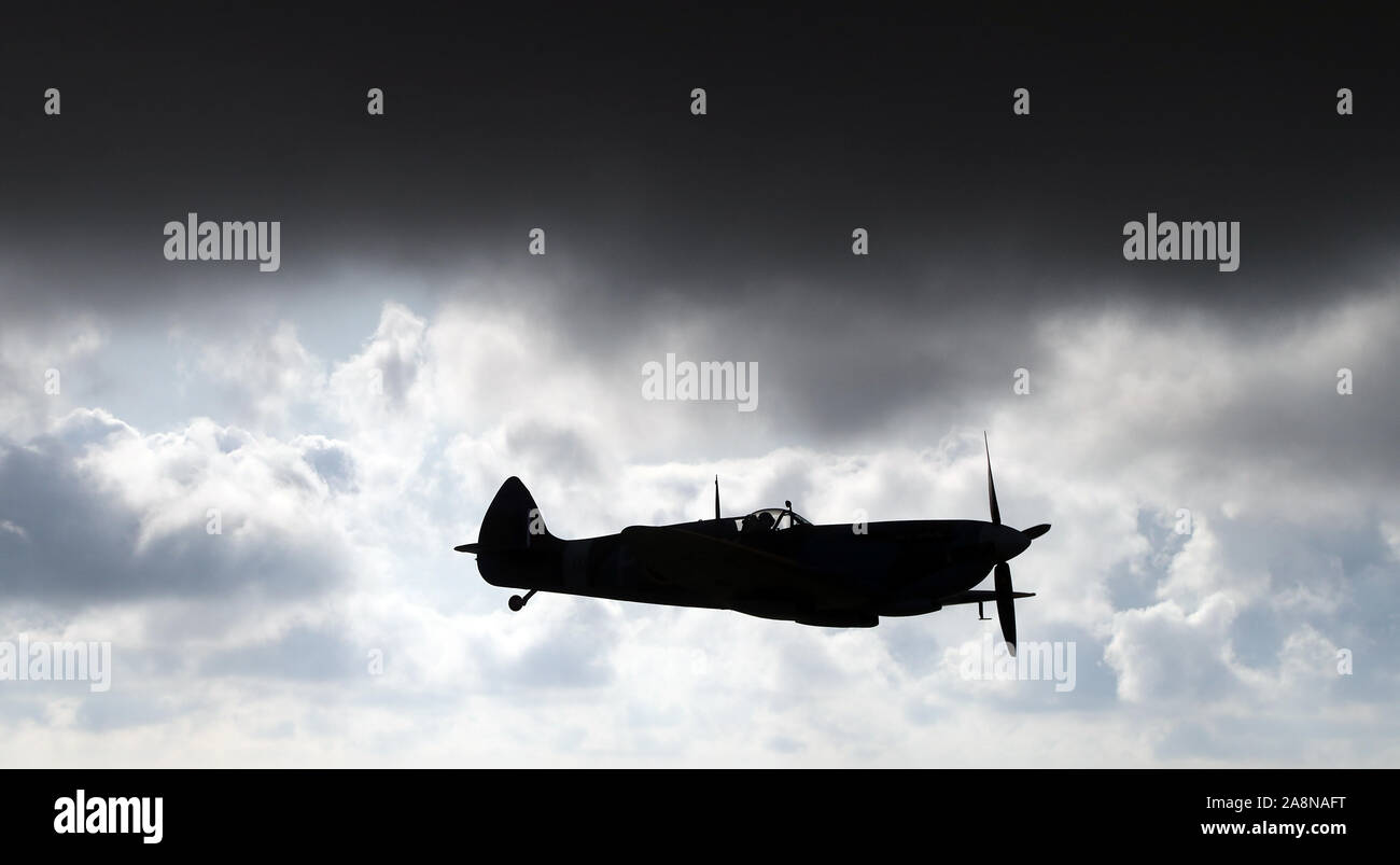 World war ii spitfire flies over kent hi-res stock photography and ...