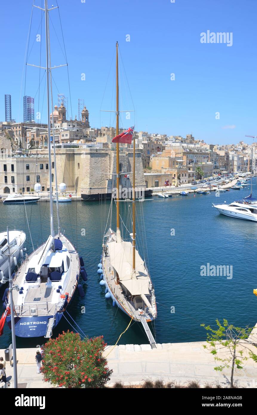 Birgu waterfront in malta hi-res stock photography and images - Alamy