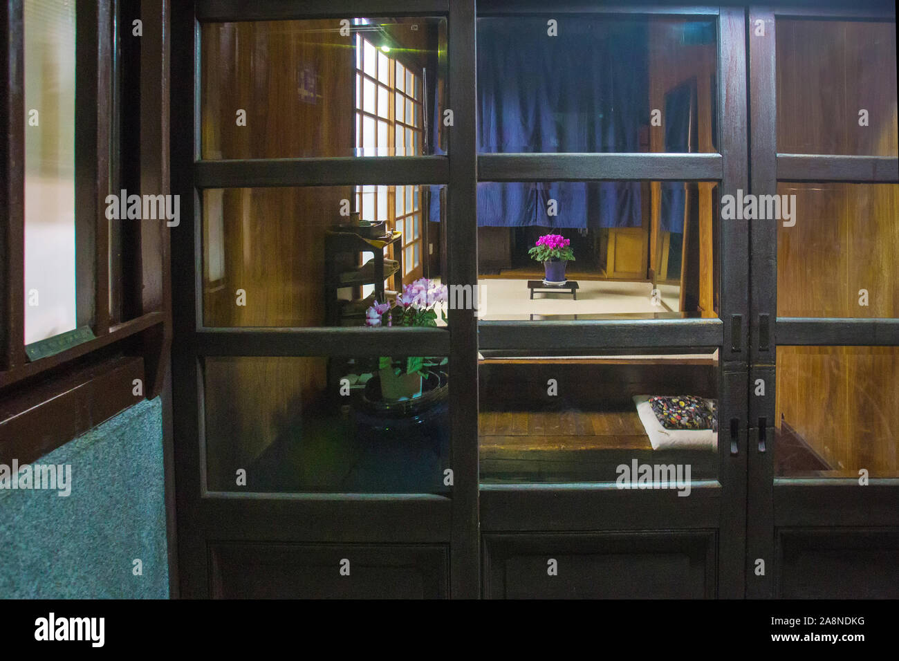 Japanese hallway hi-res stock photography and images - Alamy