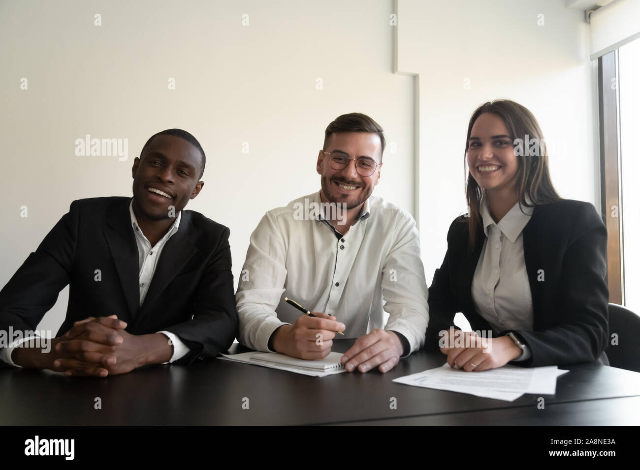 Employees look hi-res stock photography and images - Alamy