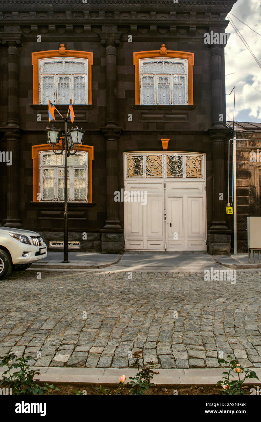 Buildings of tuff stone hi-res stock photography and images - Alamy