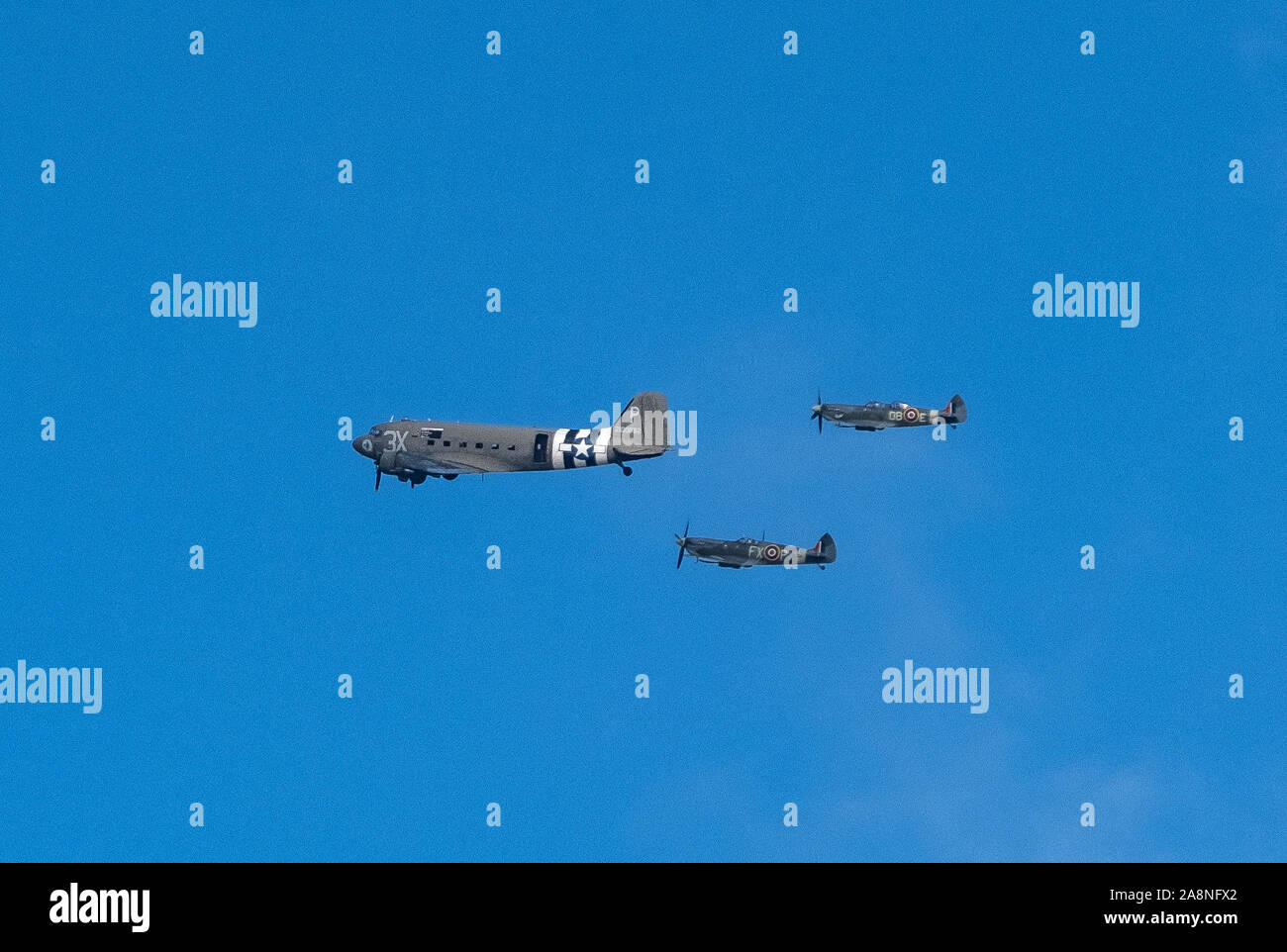 Douglas dakota spitfire hi-res stock photography and images - Alamy