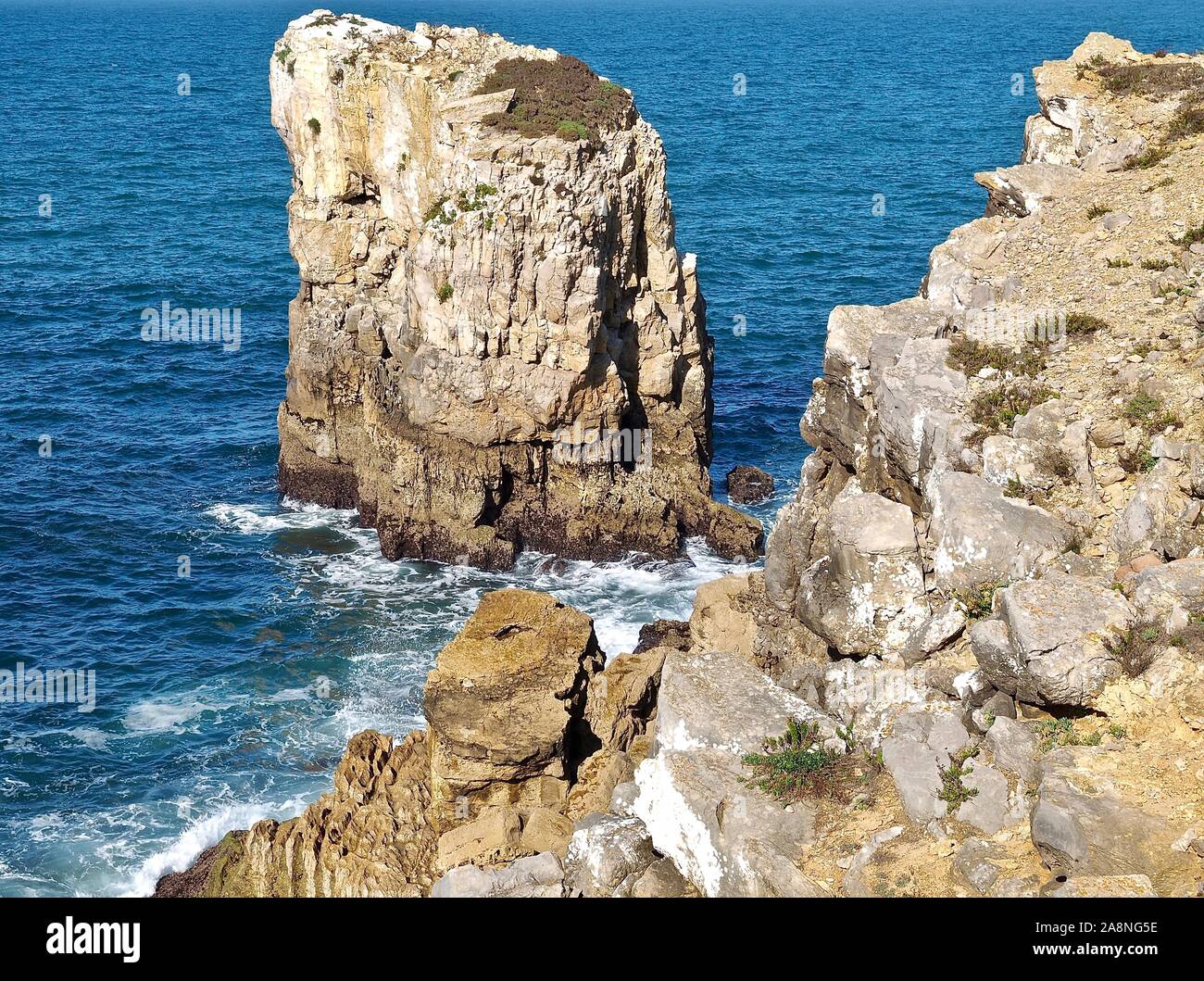 Portugal beach interesting rocks hi-res stock photography and images ...