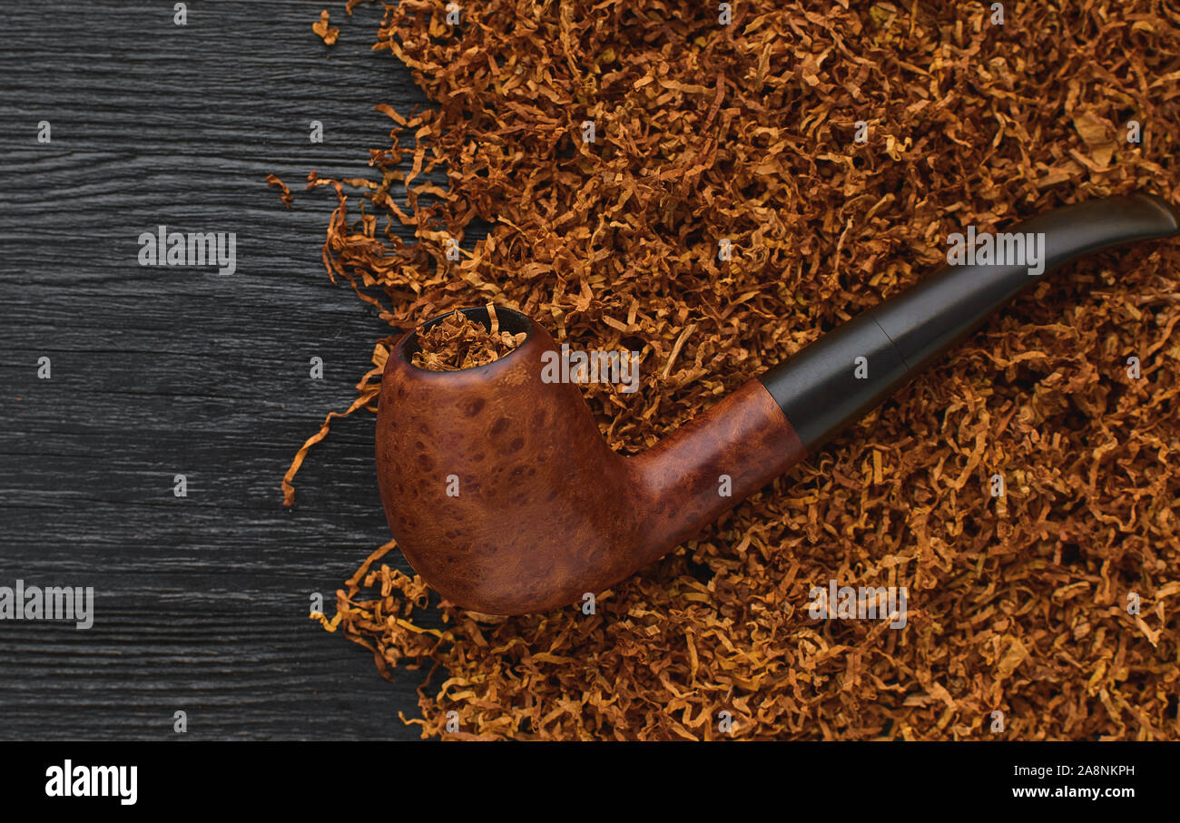 smoking pipe close-up on a background of dry tobacco Stock Photo - Alamy