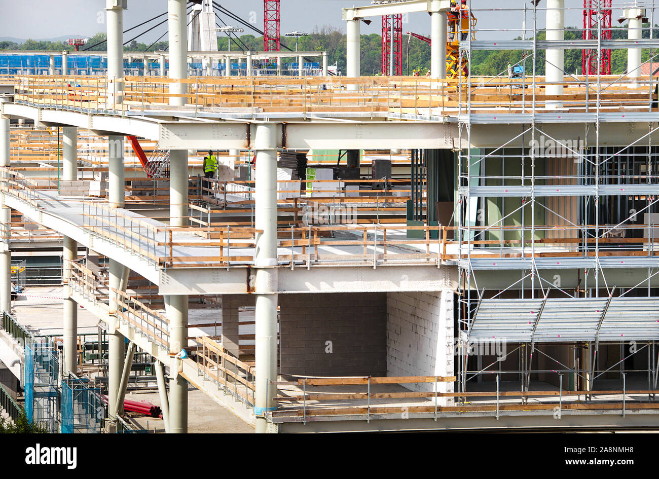 Large building under construction hi-res stock photography and images ...