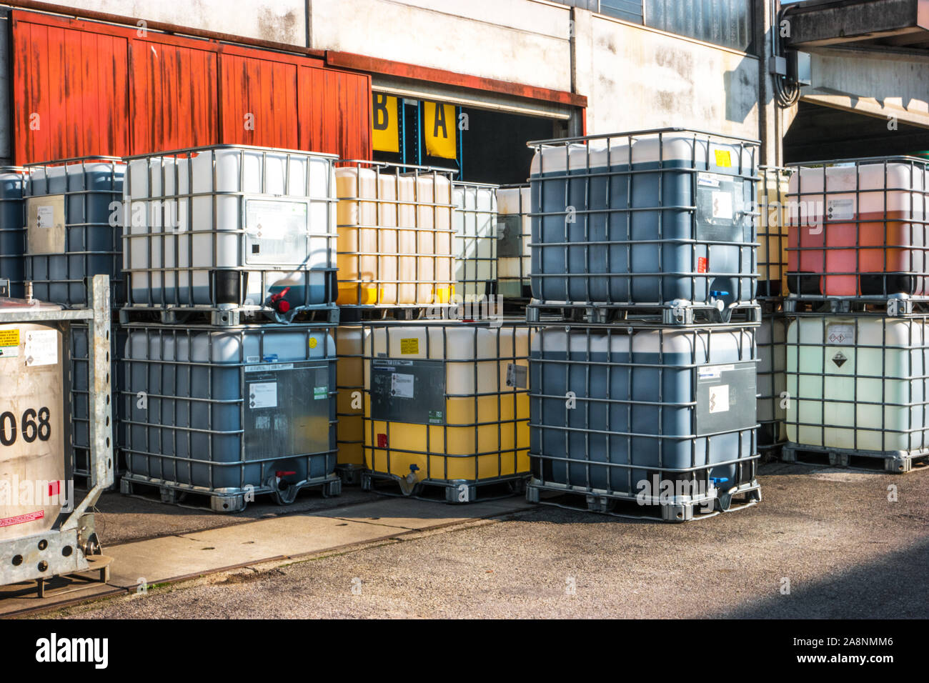 Chemical drums hi-res stock photography and images - Alamy Chemical drums hi-res stock photography and images - Alamy