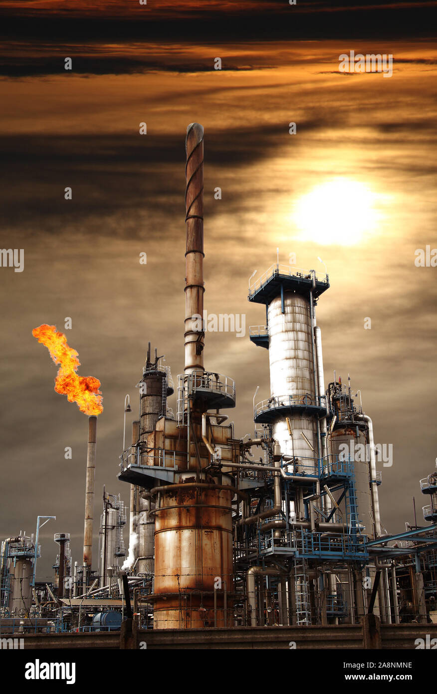 Oil refining reactor hi-res stock photography and images - Alamy