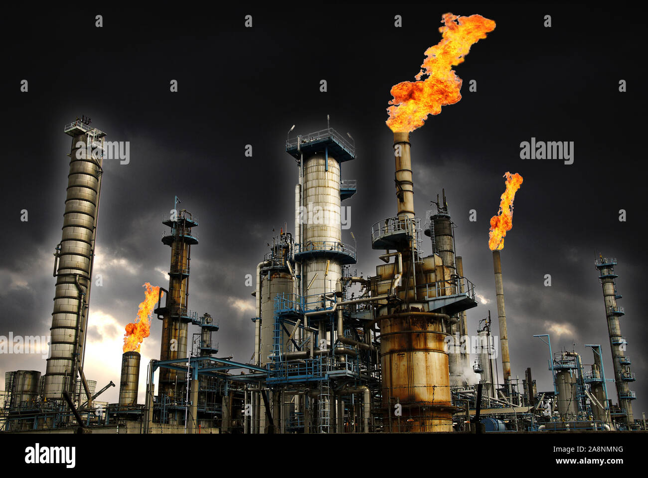 Oil refining reactor hi-res stock photography and images - Alamy