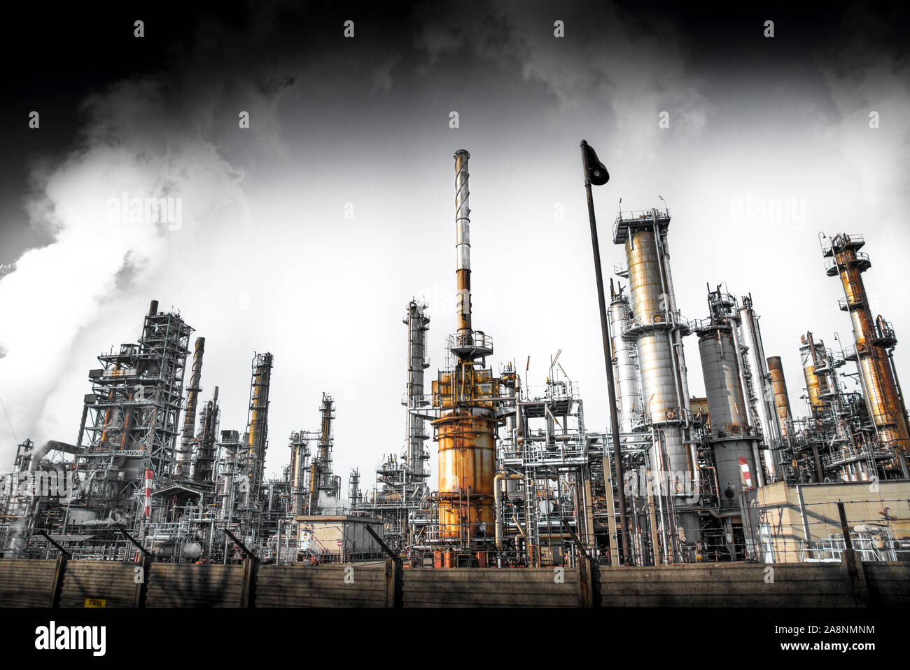 Exterior view of plant for refining oil Stock Photo - Alamy