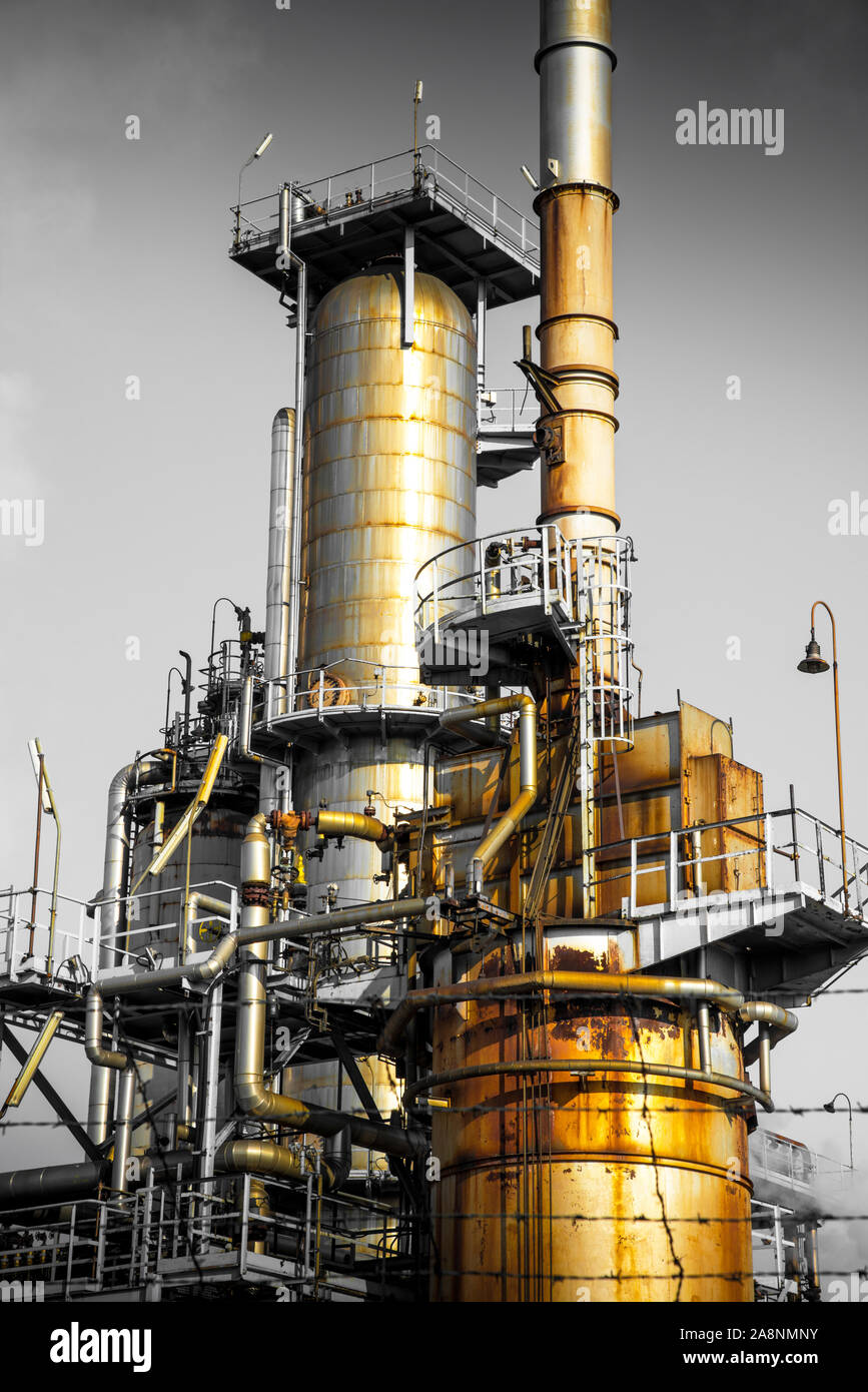Exterior view of plant for refining oil Stock Photo - Alamy