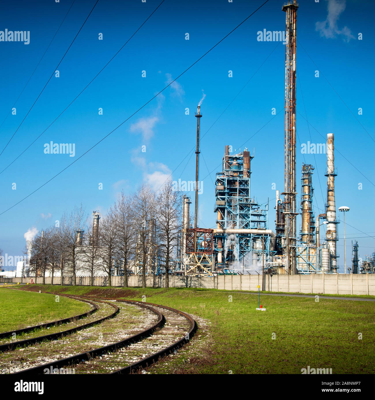 Oil refining reactor hi-res stock photography and images - Alamy