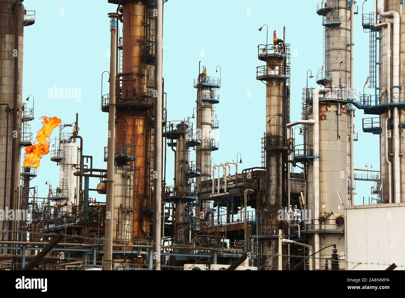 Oil refining reactor hi-res stock photography and images - Alamy