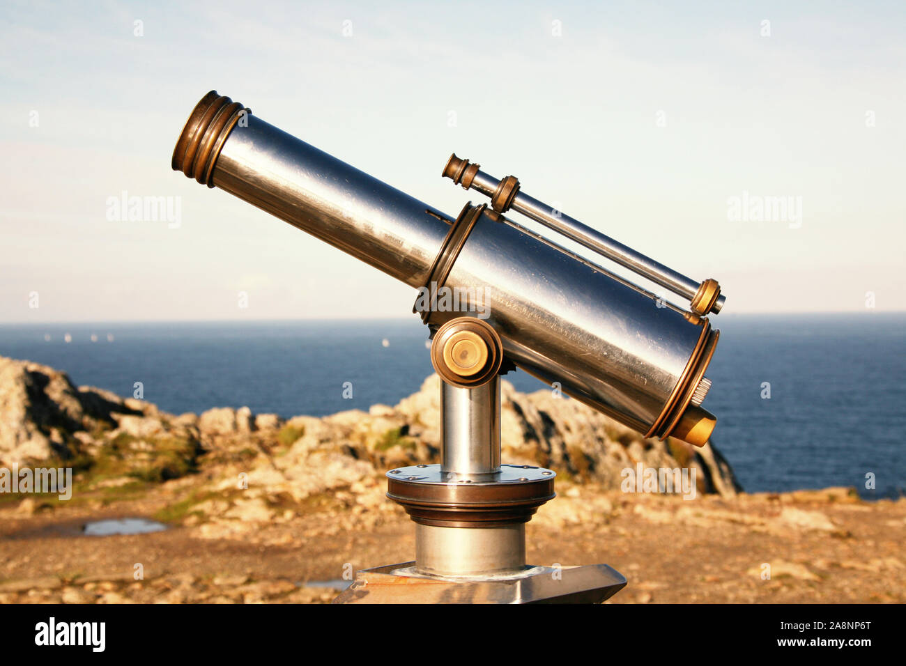 a Coin-operated telescope to admire the panorama Stock Photo - Alamy