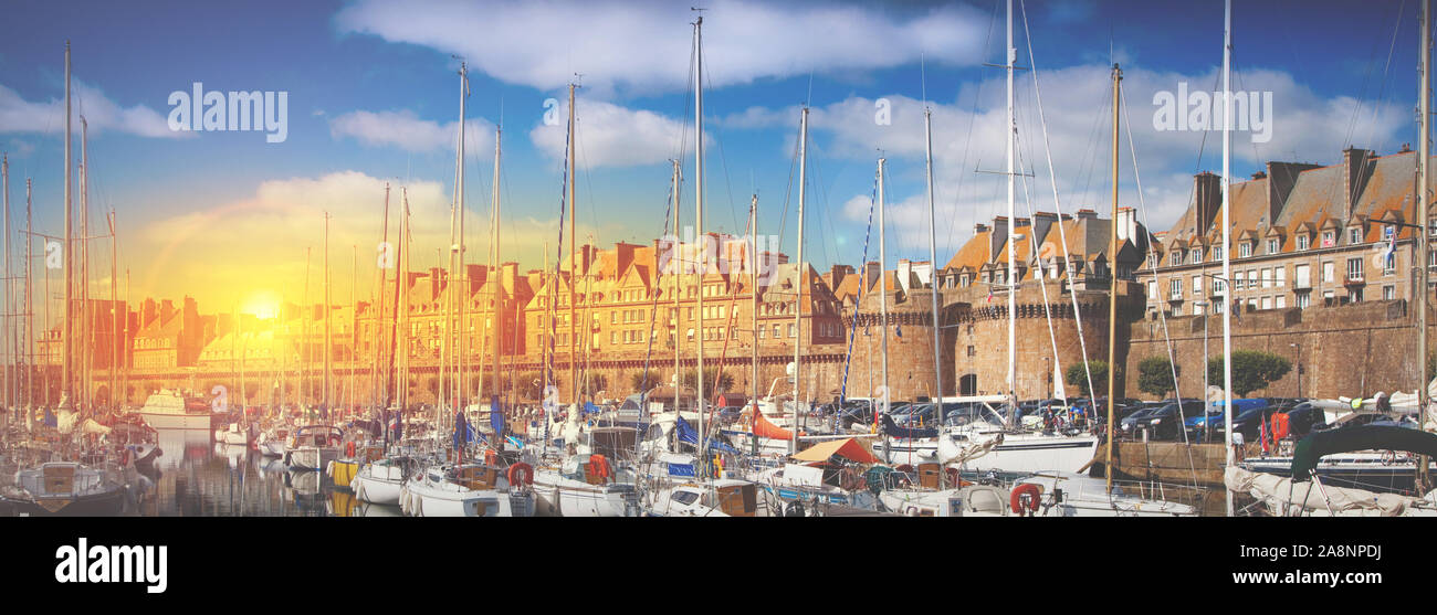 Medieval docks hi-res stock photography and images - Alamy