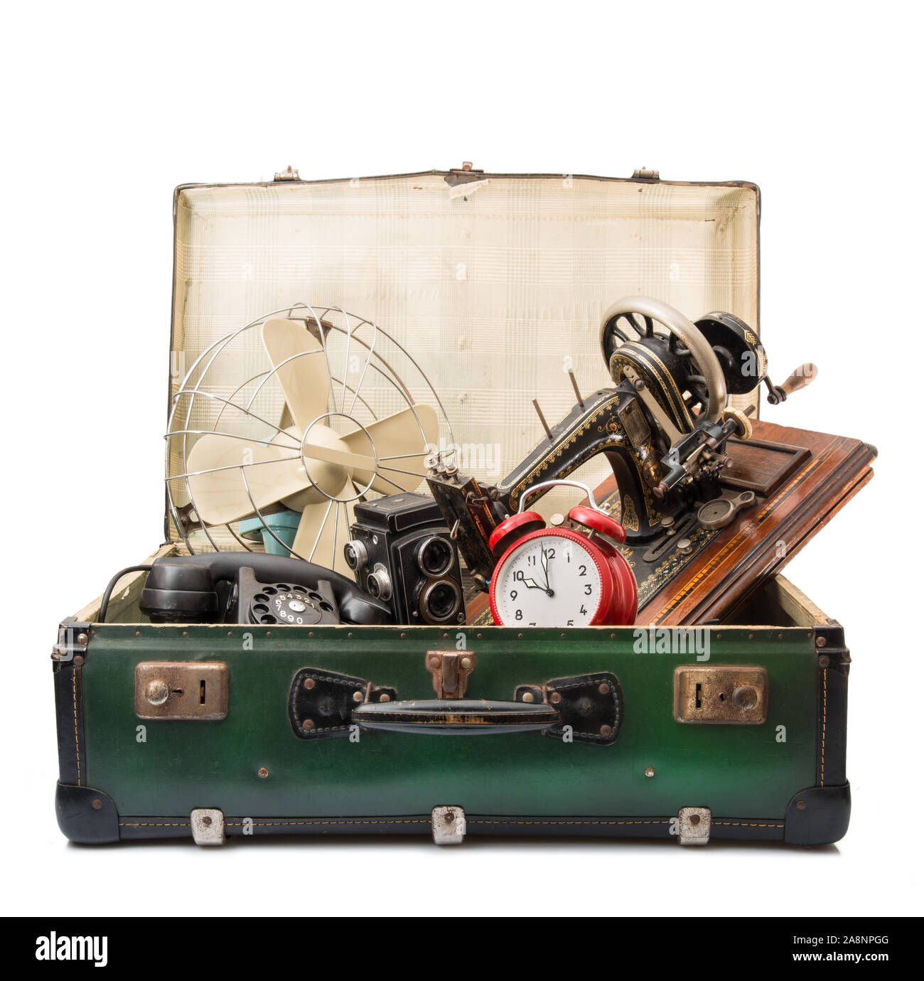 Open suitcase books hi-res stock photography and images - Alamy