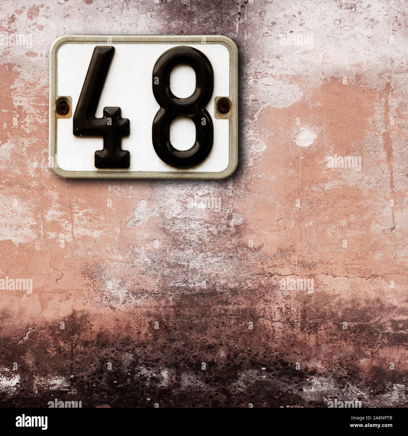 Address number signs hi-res stock photography and images - Alamy